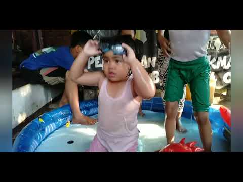 Berenang Pake Kolam Renang Anak Di Depan Rumah