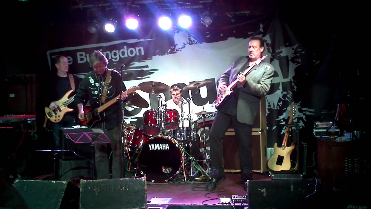 Pete boss and the Blue Hearts intro - YouTube