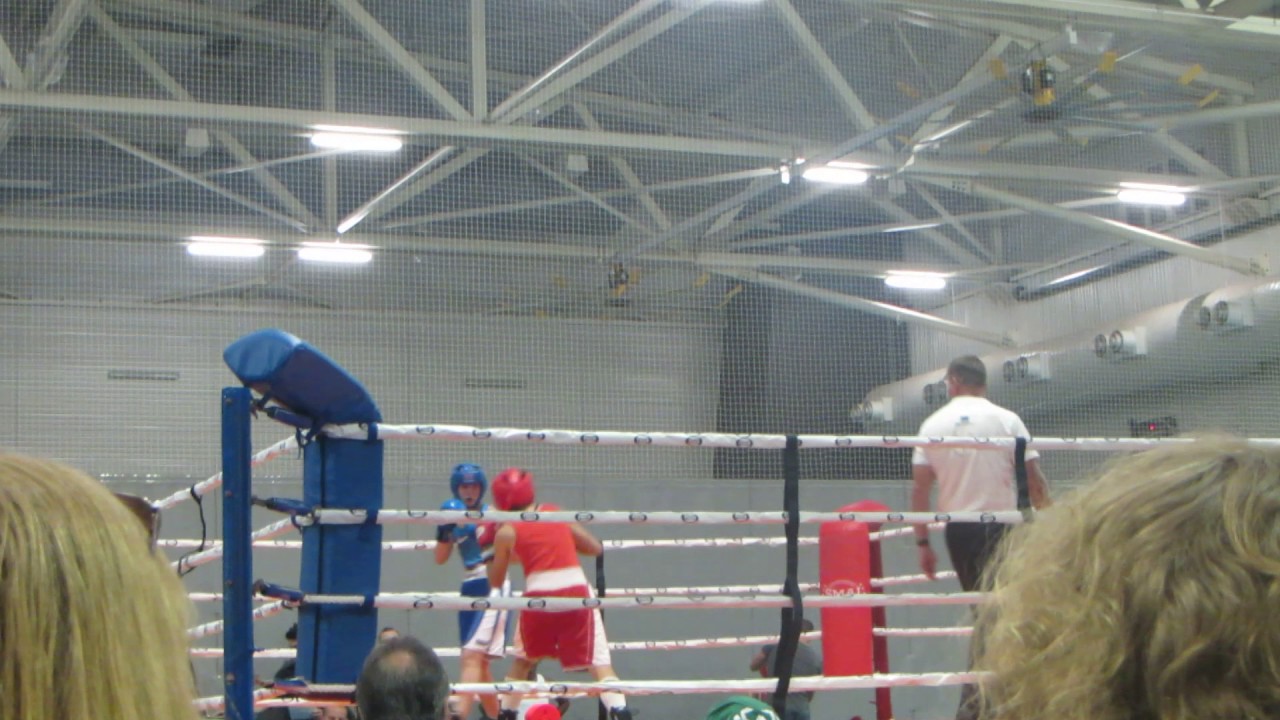 DO IT BOXING in Cairns : Leah Ruben(red) vs Taya Jones(blue) Round 1 ...