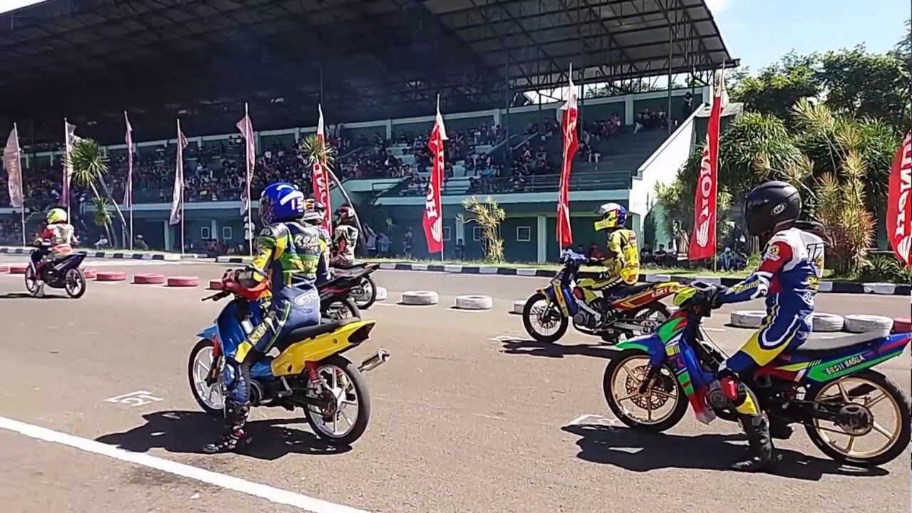 Road race 2018 Brigif 15 - YouTube