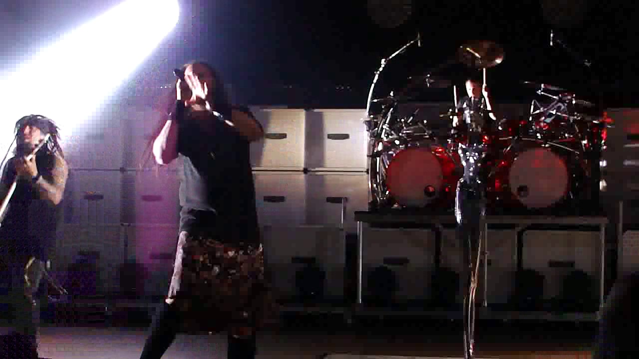 Korn performs Rotting In Vain live at The Serenity of Summer tour at ...