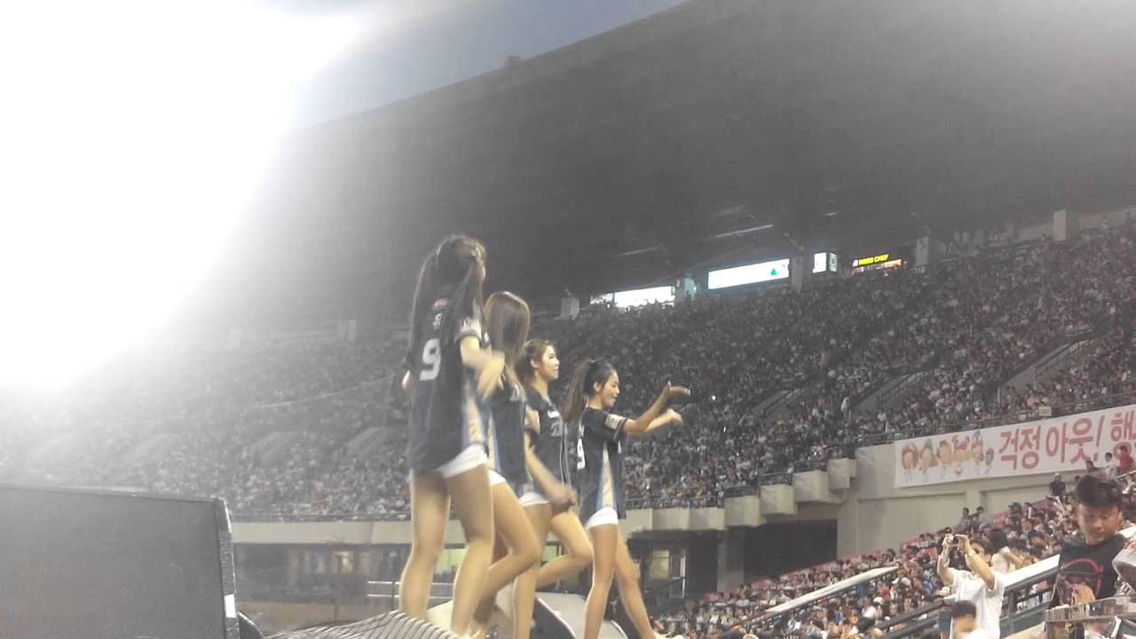 NC Dinos cheerleaders: a taste of Korea - YouTube