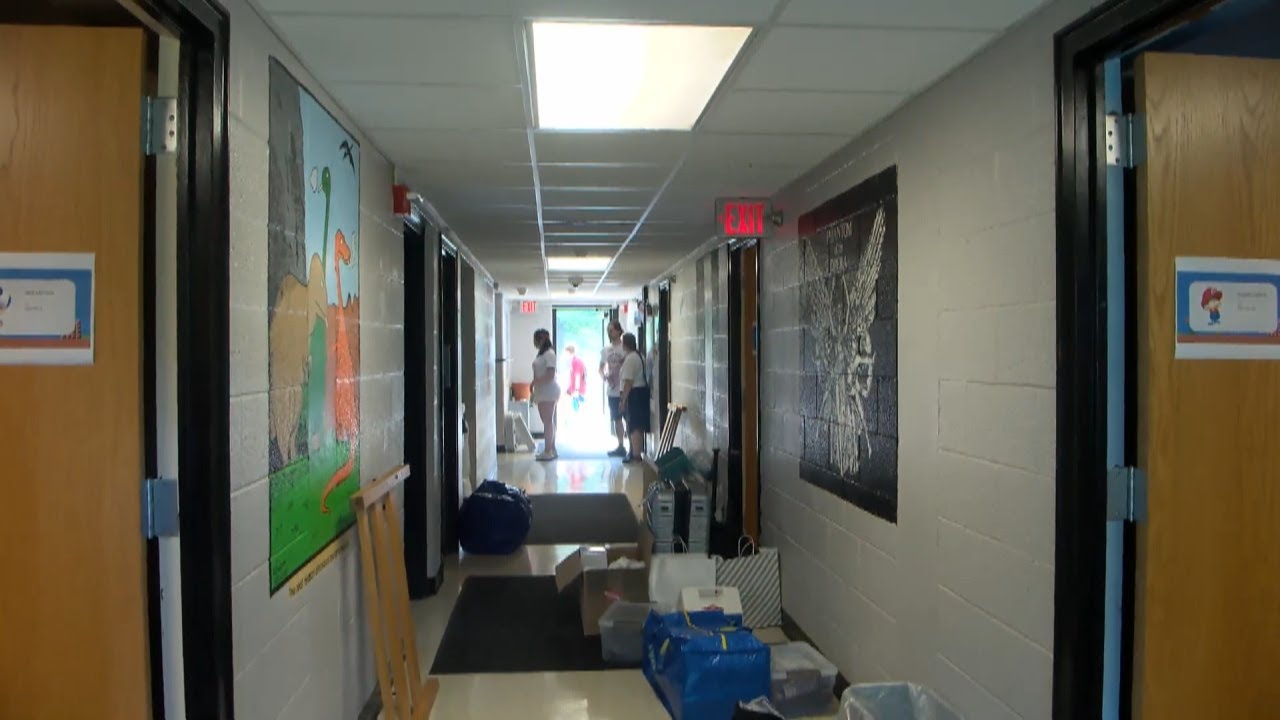 Students move into dorms at Rose-Hulman - YouTube