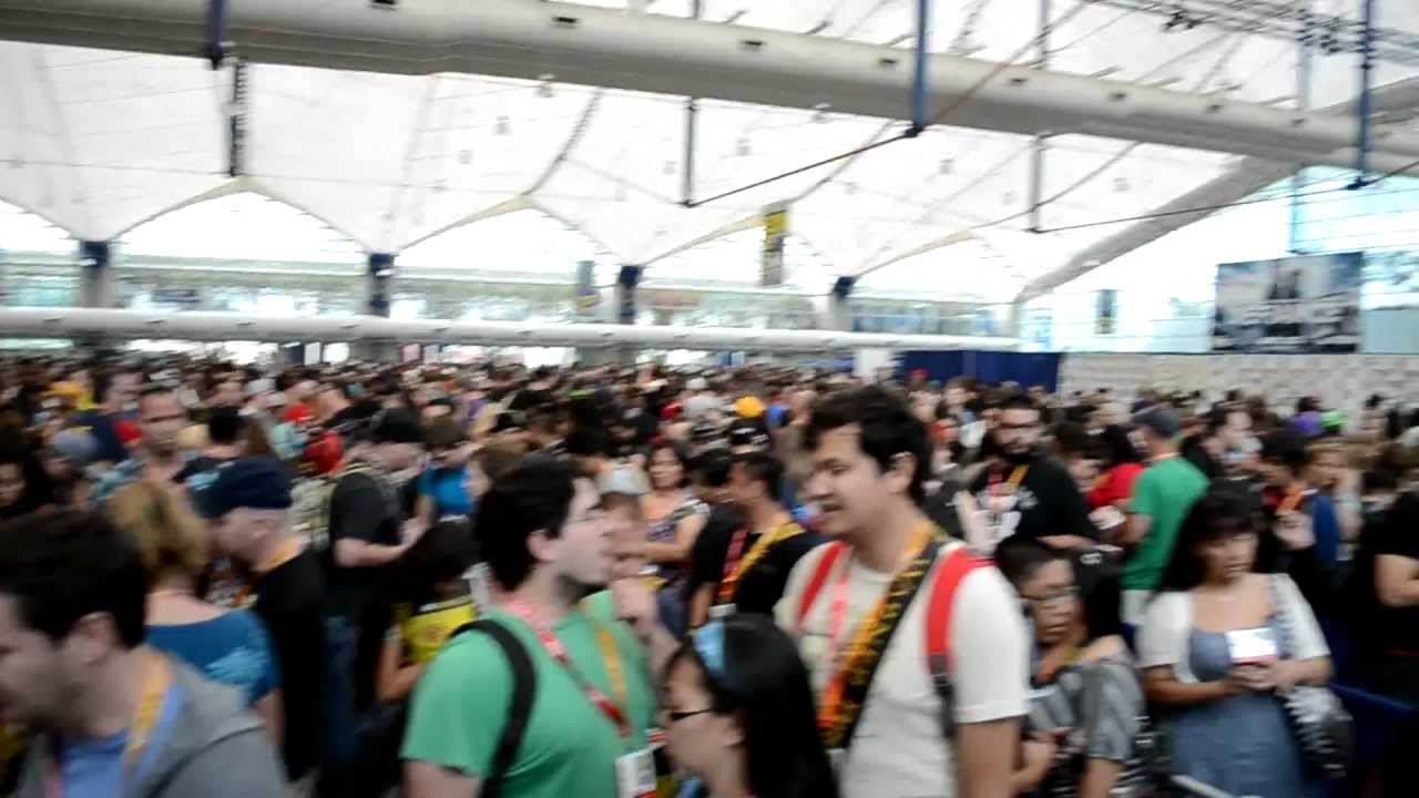 Comic Con preview night, market floor queue - YouTube