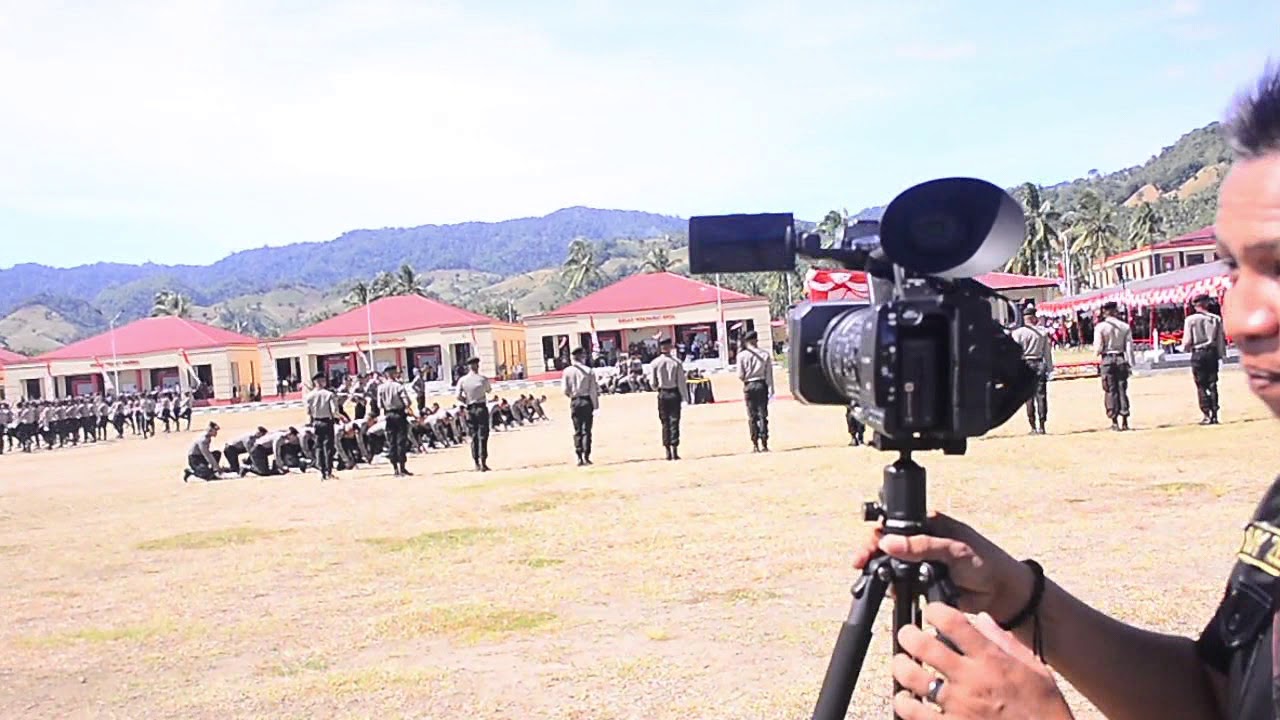 KOLONE SENJATA DAN GERAKAN - GERAKAN DALMAS BINTARA POLRI DI SPN ...