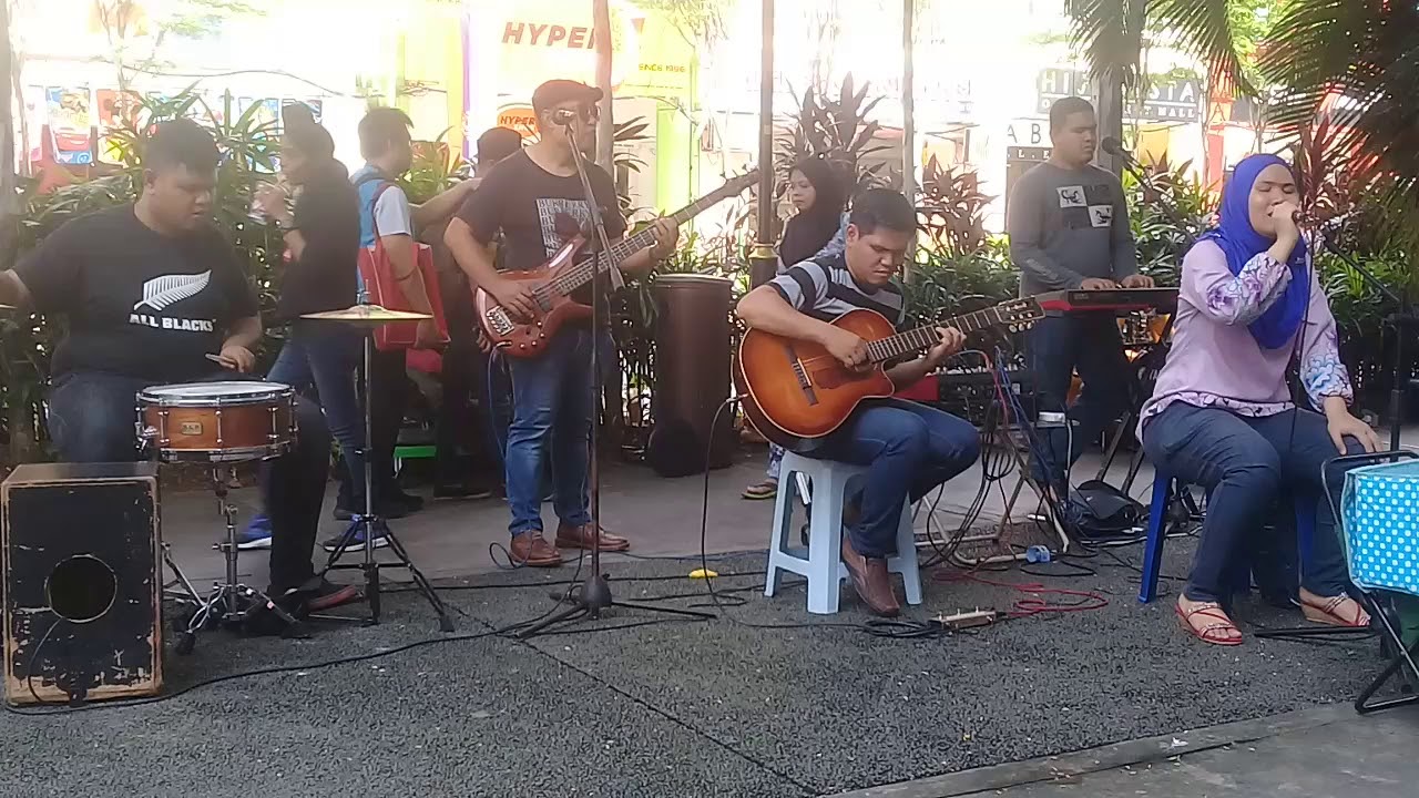 CALIPH busker on perfom sogo kuala lumpur - YouTube