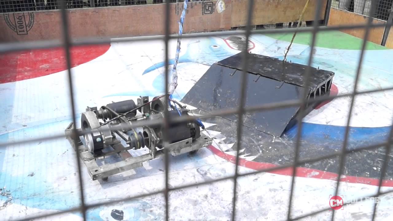 Ultimate robowar in 3 sec technex IITBHU - YouTube