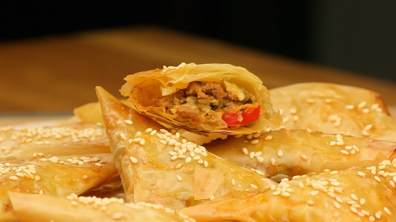 Εύκολα χωριάτικα λουκανικοπιτάκια | FOOD VIDEOs - YouTube