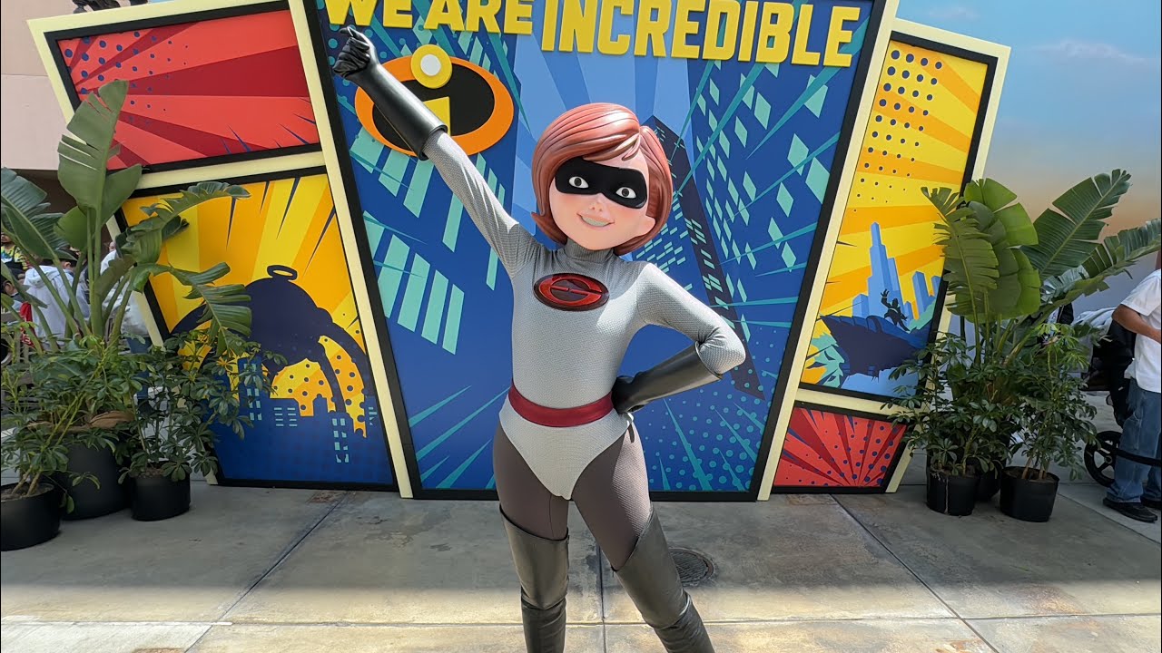 We Meet Mrs Incredible In New Incredibles 2” Elastigirl Suit At Pixar Fest 2024 Disneyland