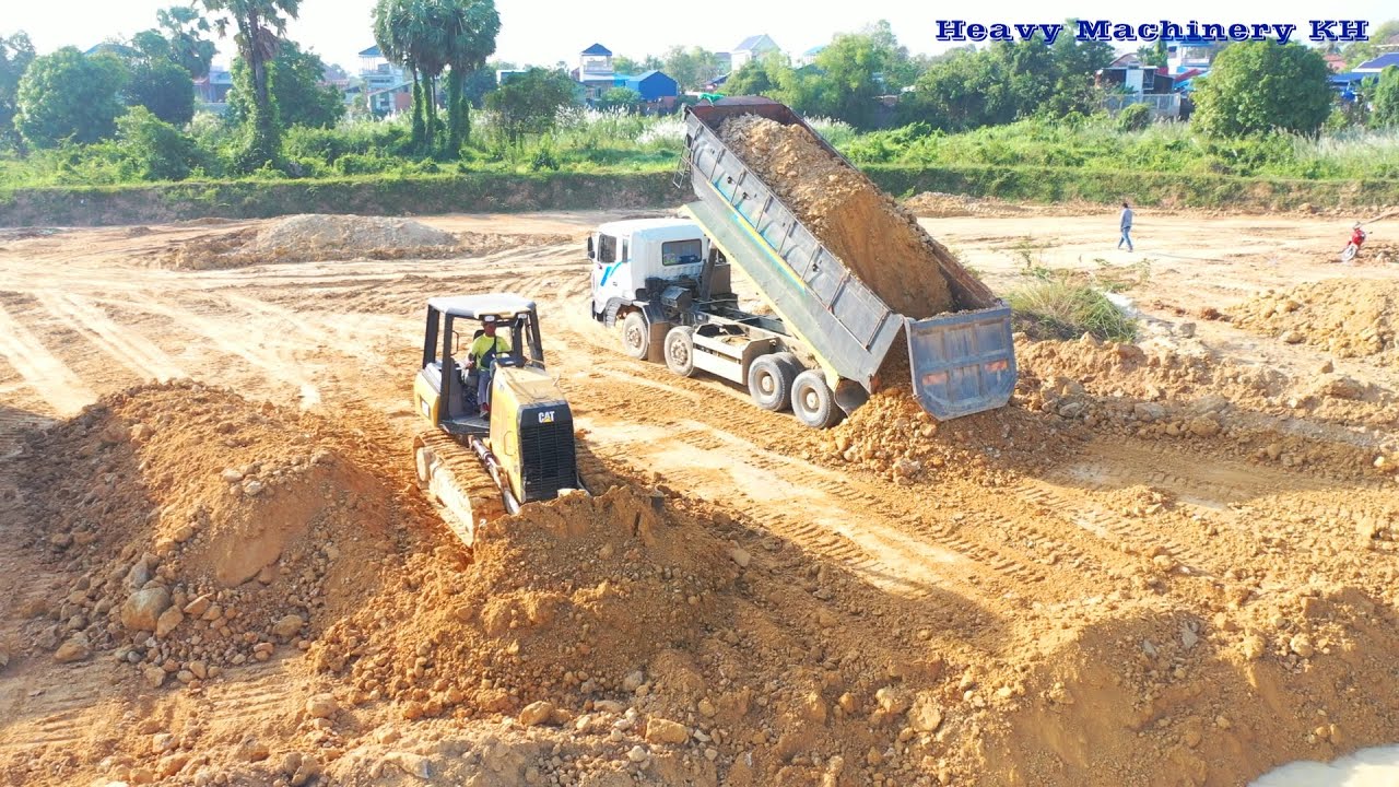 Amazing Techniques Skill Operator Bulldozer Pushing Soil In To Slop ...