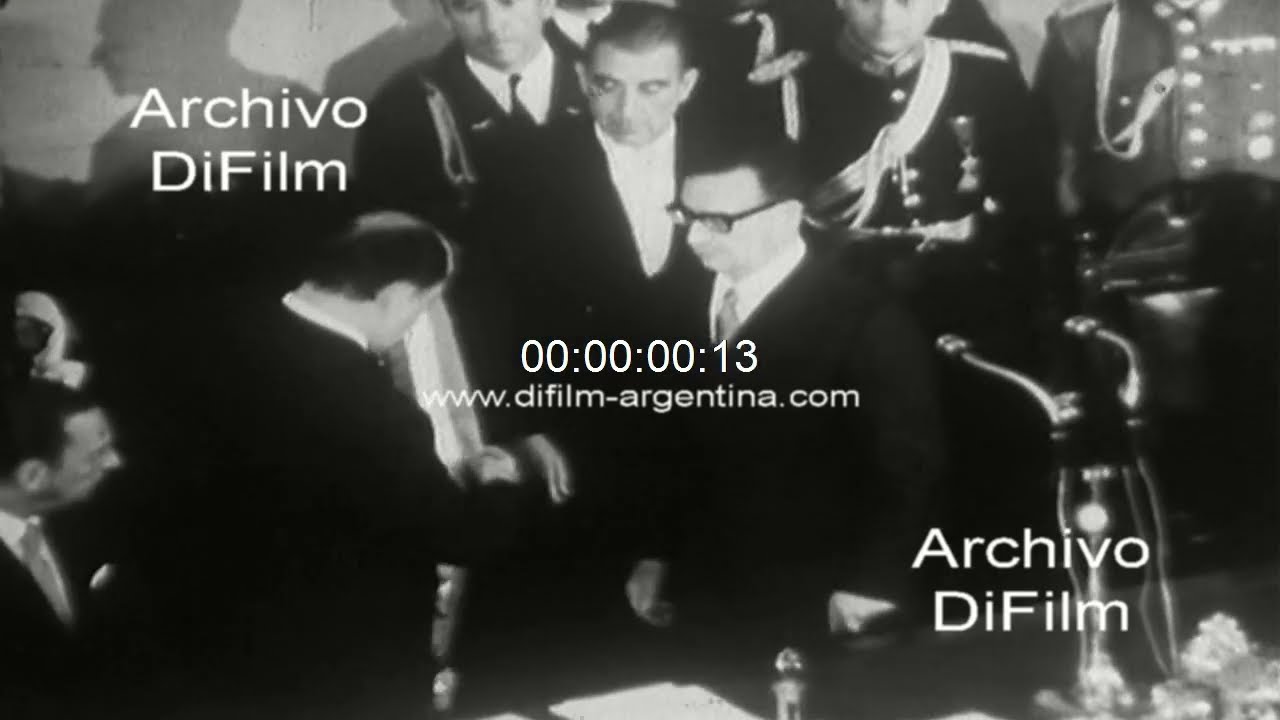 Salvador Allende asume como presidente de Chile 1970 - YouTube