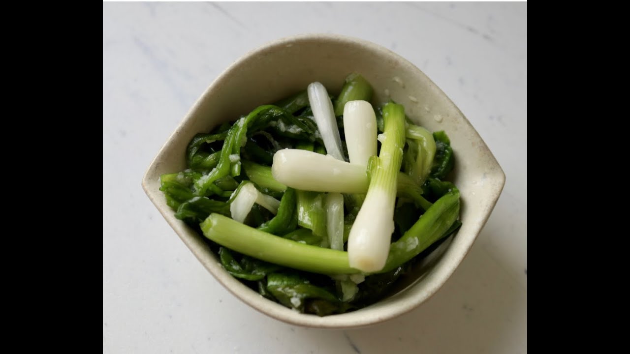 Som Pak Bua- Lao sour-pickled green onions! - YouTube