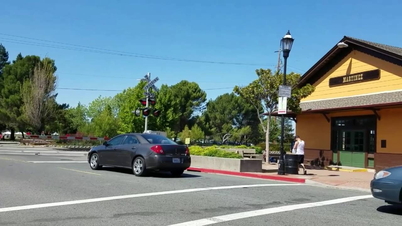 Railroad Crossing 2 in historic downtown Martinez, CA - YouTube