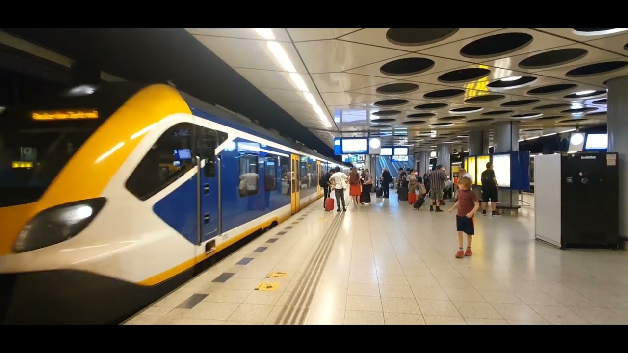 NS SNG's 2752 + 3028 vertrekken uit station Schiphol Airport - YouTube