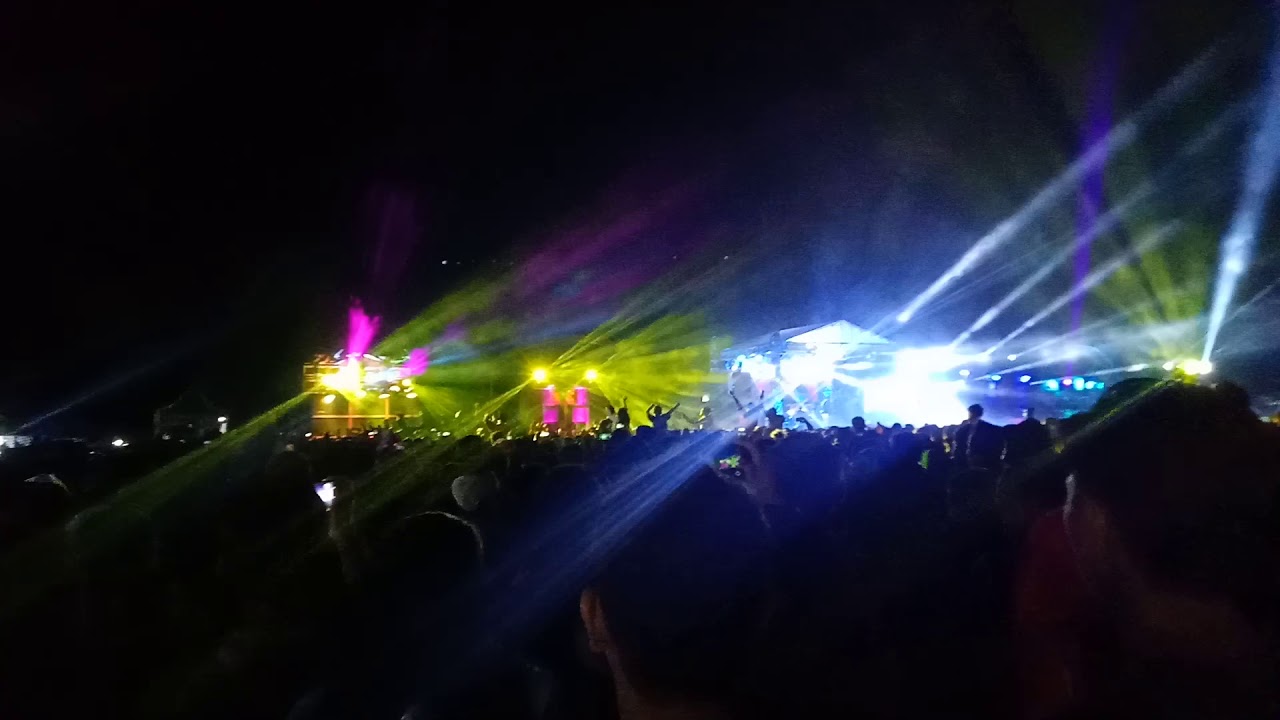 battle sound system di lapangan desa gadungan - YouTube