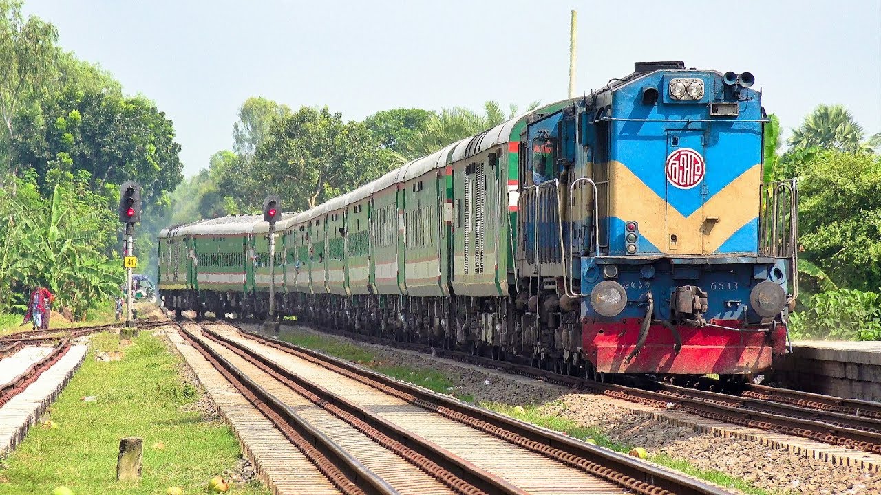 Arrival & Departure of Old LHB Rake Nilsagar Express Train at Muladuli ...