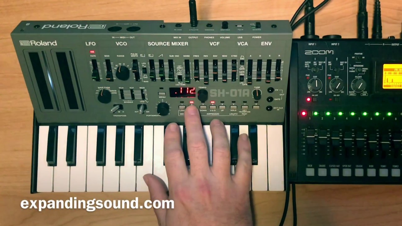 Roland Sh01 A Synthesizer Jamming With The Arpeggiator And Sequencer Together Youtube