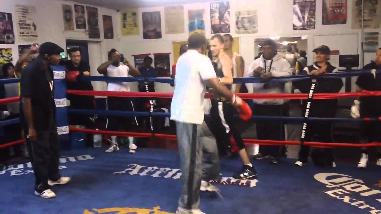 Charlie Zelenoff cheap shots Floyd Mayweather Sr. MUST SEE!! - YouTube