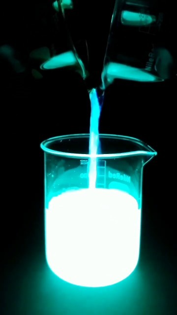 Using luminol to make a glowingwaterfall.... Watch this chemistry magic ...