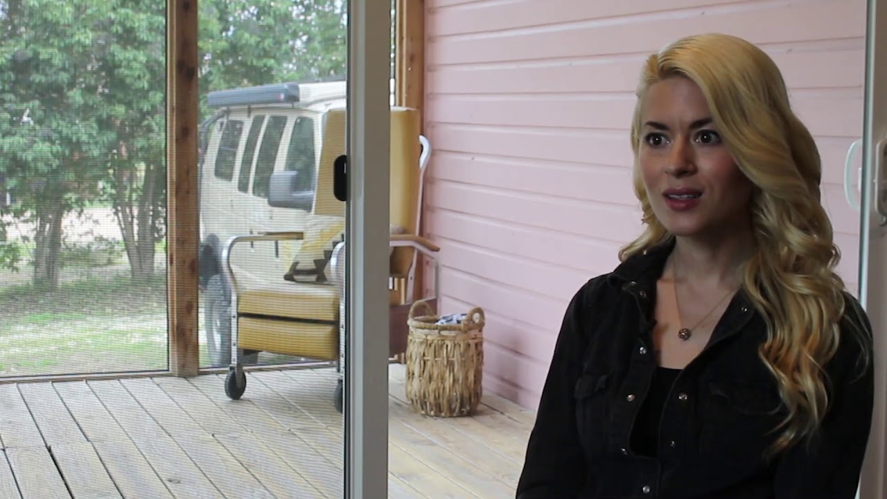 Texas Beeworks - Bee-ing a Beekeeper - YouTube