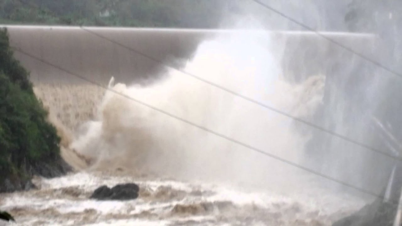 Represa Comerio 167 luego de la sequia historica 2014 - YouTube