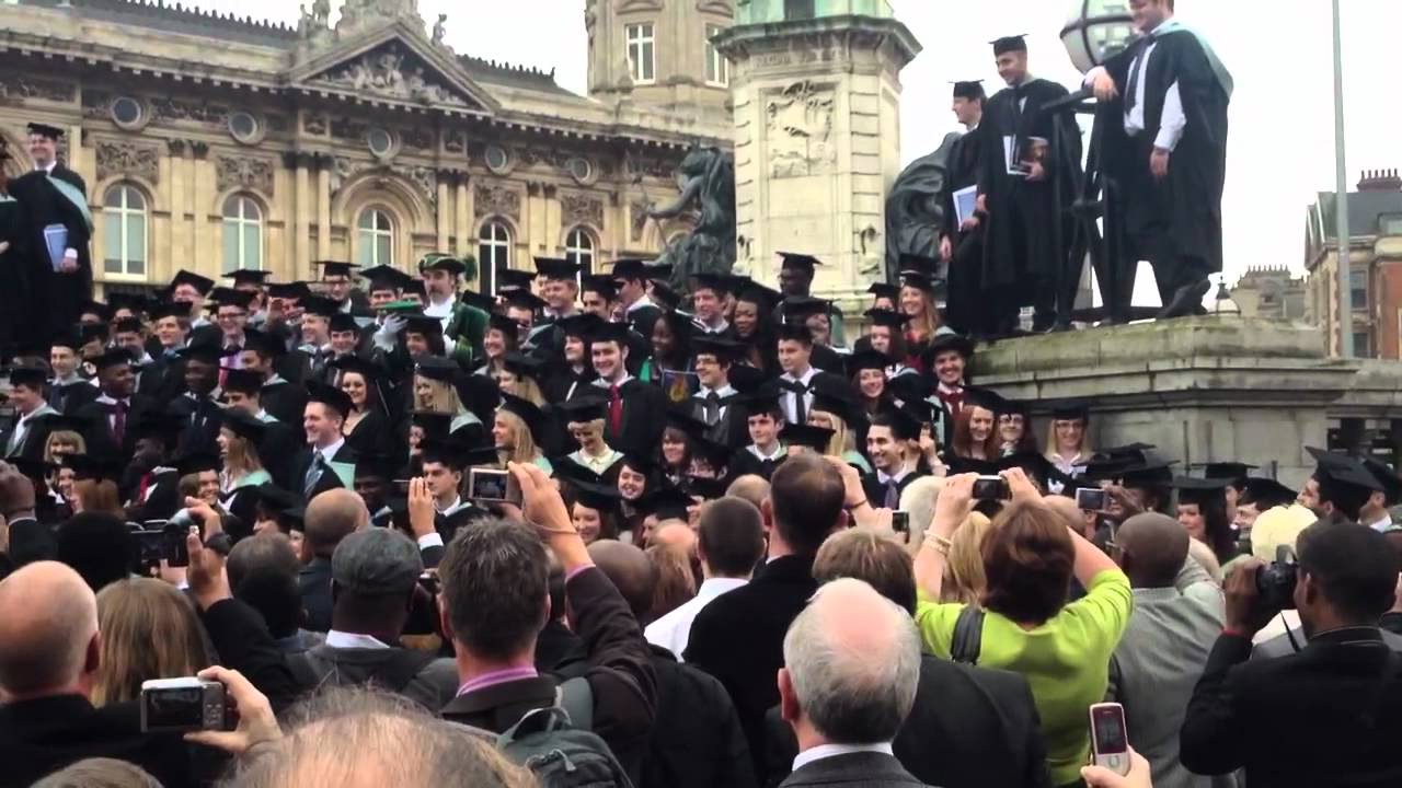 Hull University 10/07/2012 13:30 Graduation Ceremony Hat Throwing - YouTube