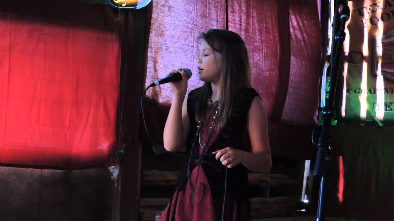 Alexis Elkins singing "Rolling In The Deep" at Love & War - YouTube