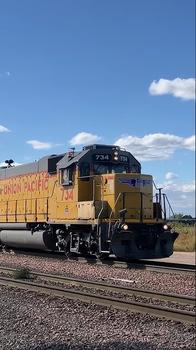 UP Switchers pass crossing (9/24/23) - YouTube