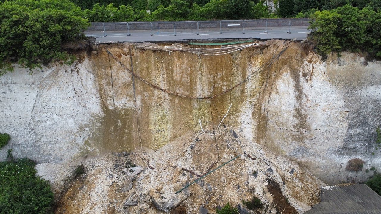 DANGEROUS ROAD COLLAPSE !! A226 @ SWANSCOMBE , kent - YouTube