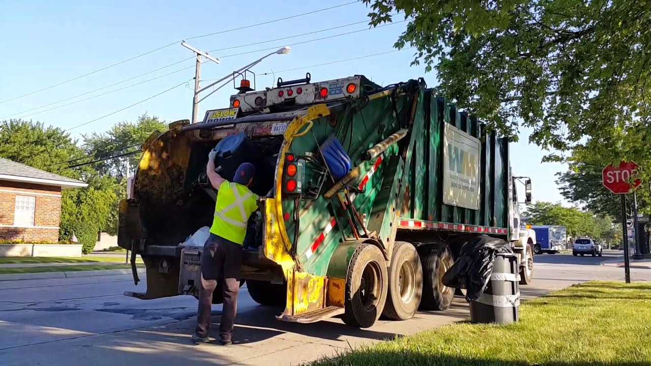 Waste Management: Volvo WG/ Leach 2rII - YouTube