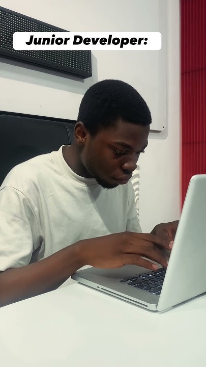 Senior Programmer vs Junior Programmer #shorts #programming - YouTube