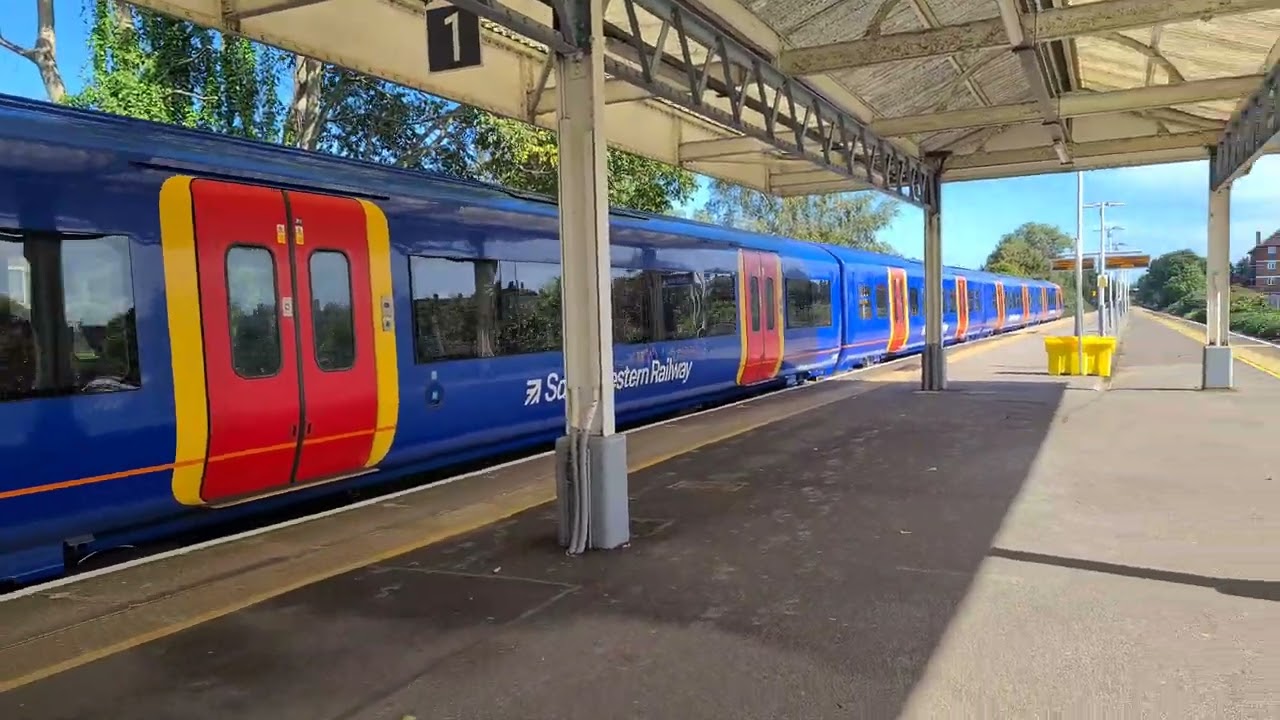 NORTH SHEEN Railway Station (2022) - YouTube