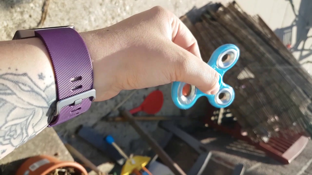 Fidget spinner recorded by phone weird results - YouTube