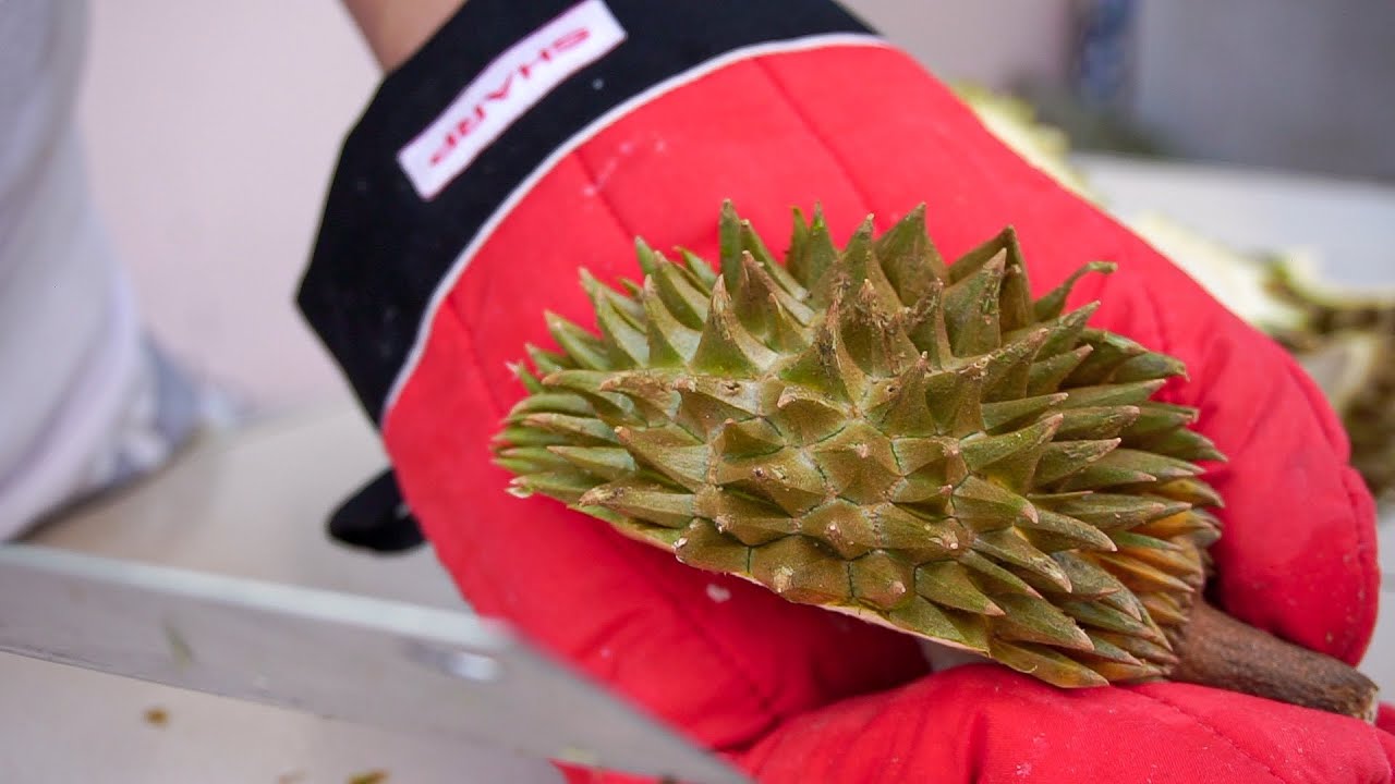 Unskills Durian Cutting Step by Step - YouTube