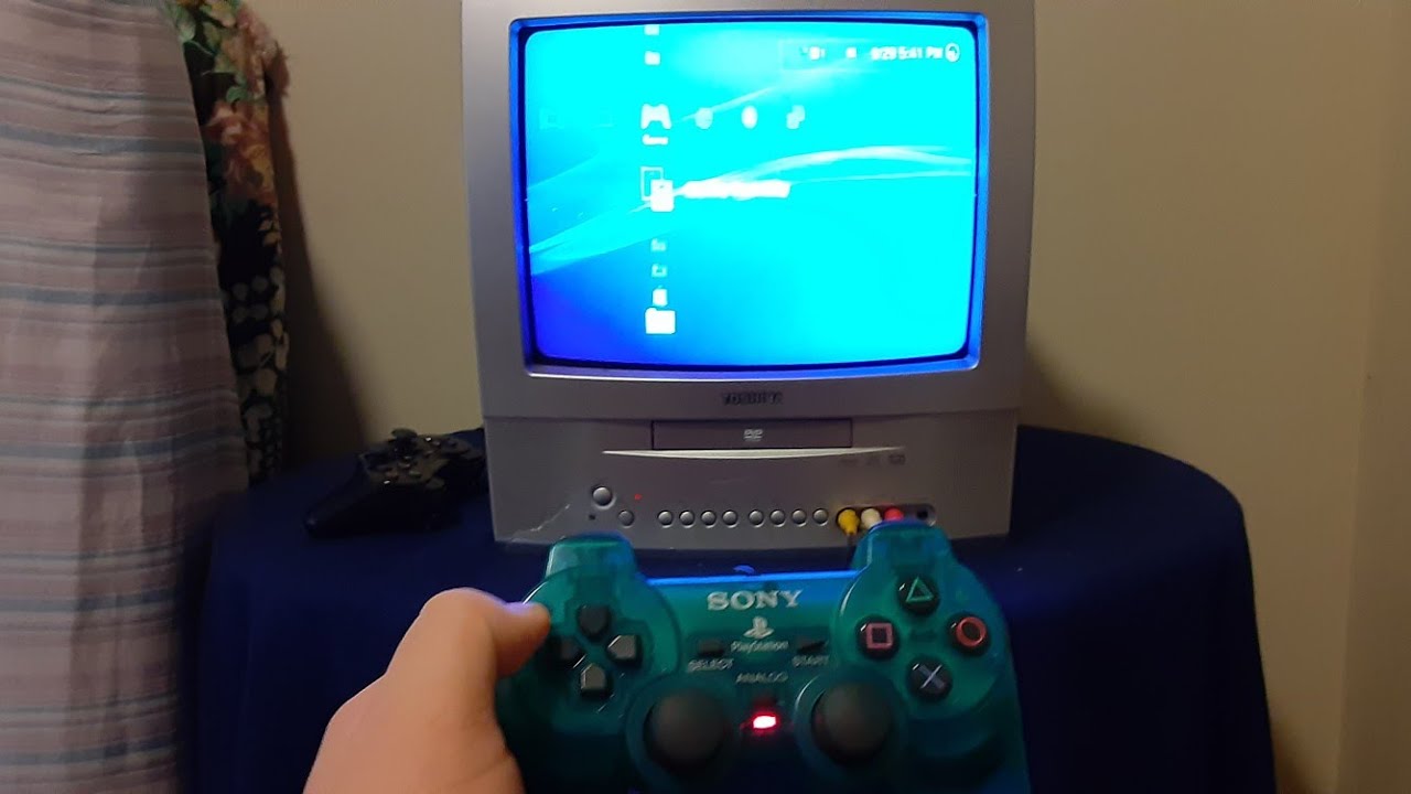 Testing my ps3 on the crt tv to see if it works - YouTube