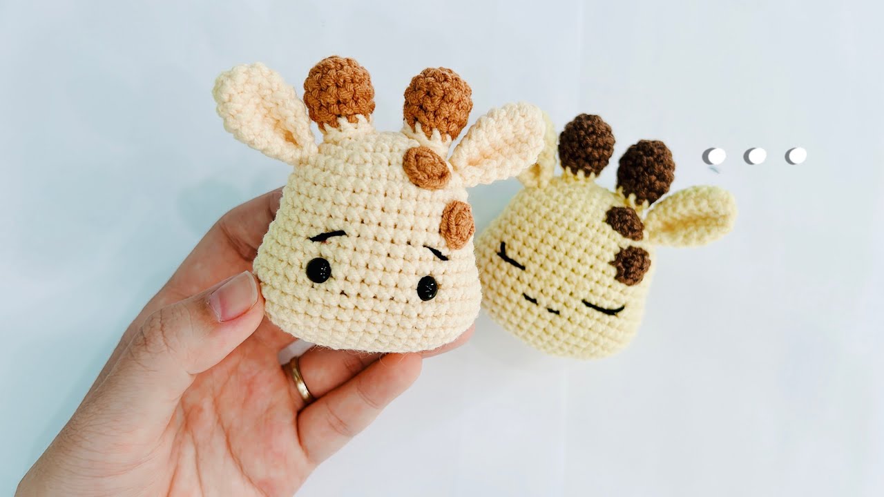 Easy crochet giraffe keychain/ Móc khoá hươu cao cổ - YouTube
