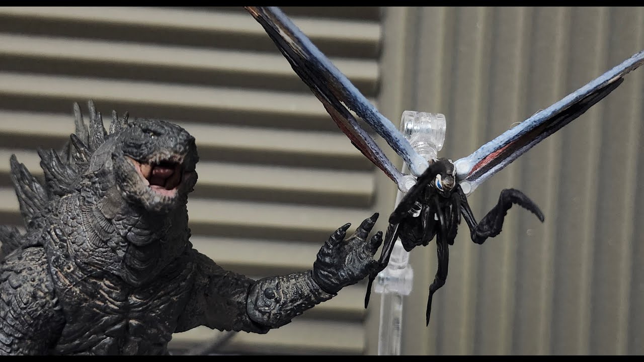 Best 2019 Mothra Figure? Hiya Toys Mothra 2019 Review - YouTube