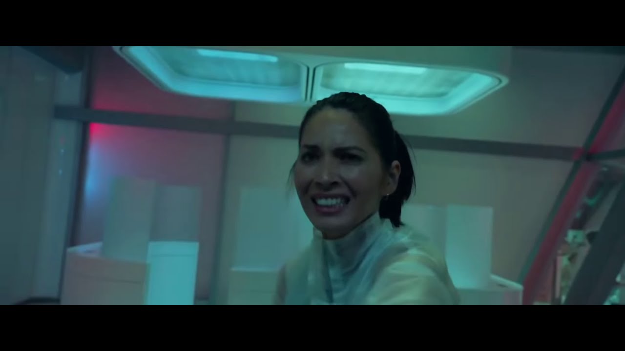The Predator Labaratory Escape Scene HD - Olivia Munn - YouTube