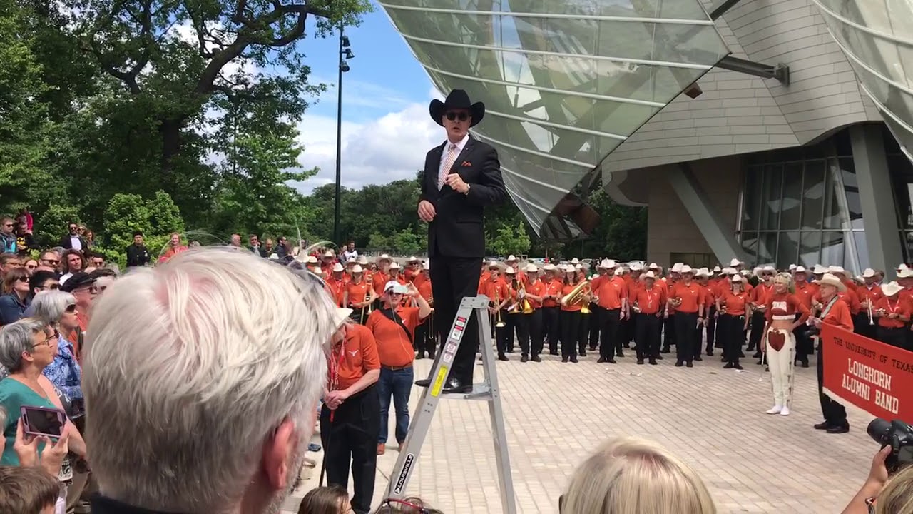 The Eyes of Texas - Longhorn Alumni Band - Paris 2019 - YouTube