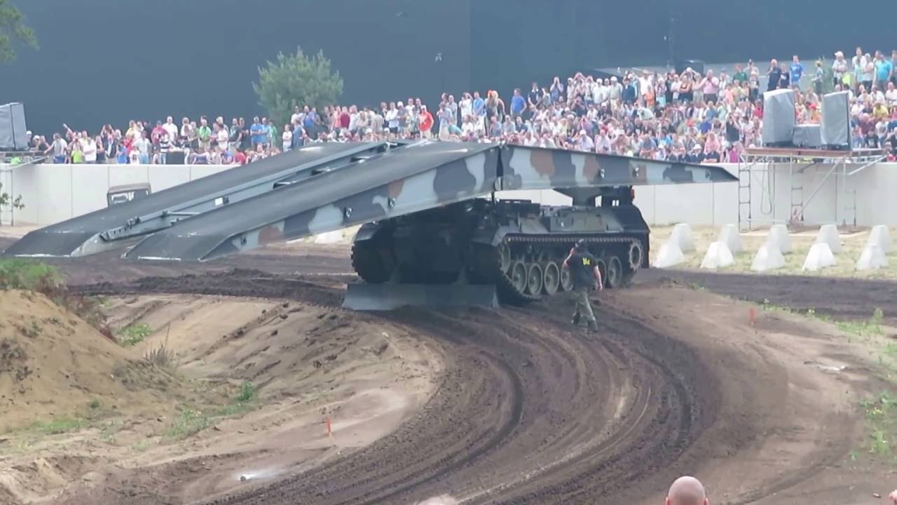 2016 Leopard bridge laying - YouTube