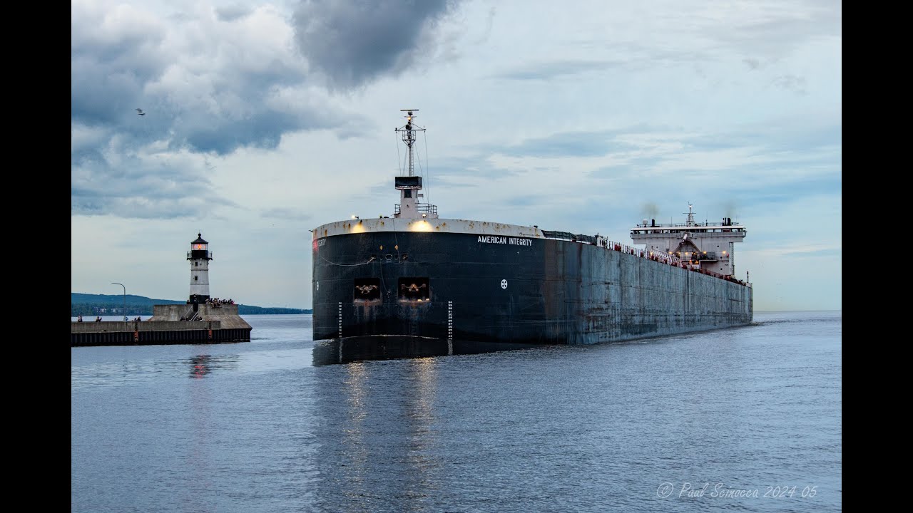 Thousand Foot of Ship Arriving Duluth! The American Integrity sails in ...