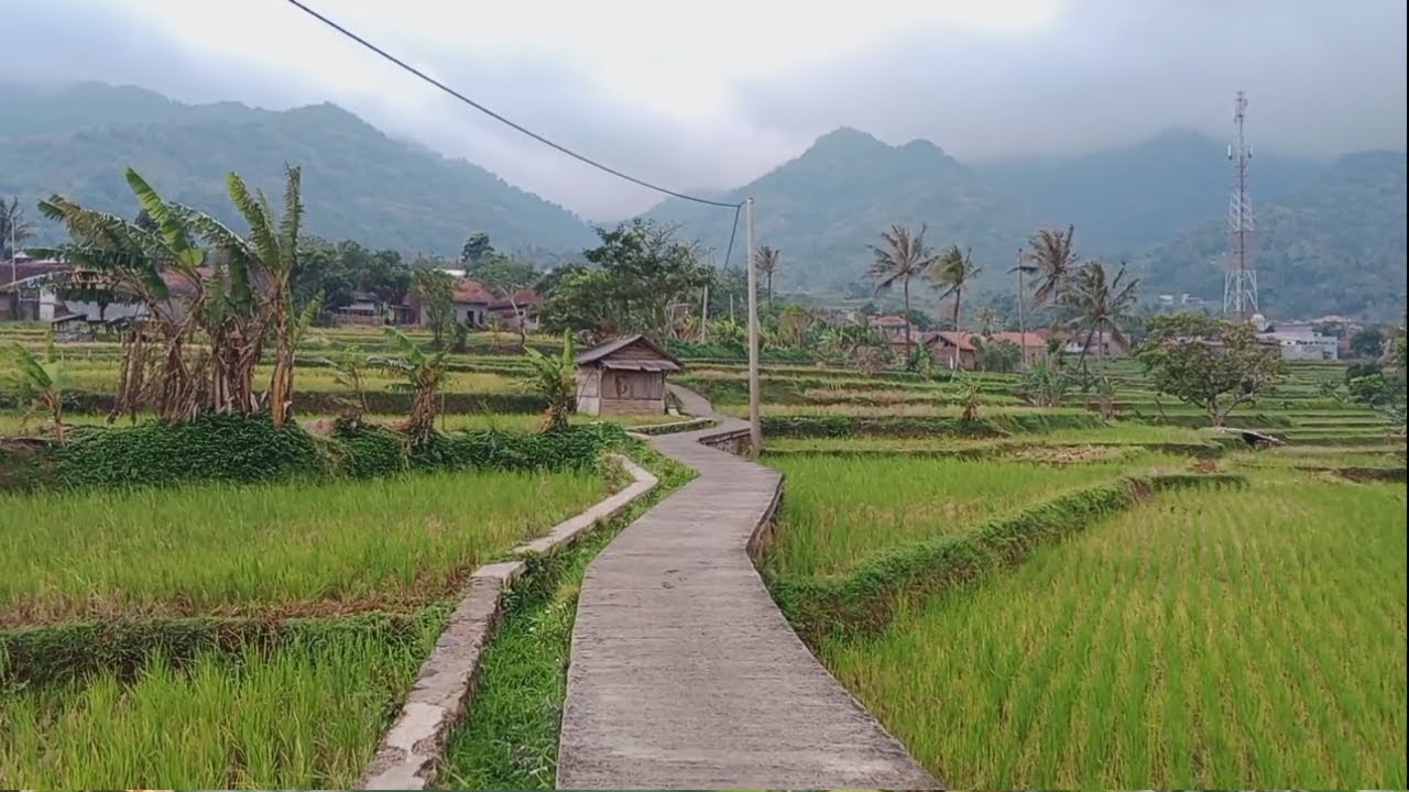 Menikmati suasana pagi di malangbong garut sungguh indah pemandangan ...