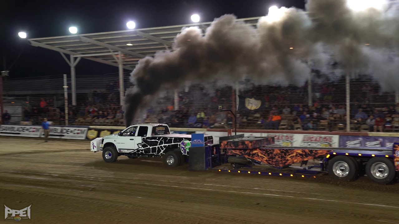 Scheid Diesel Extravaganza Sled Pulling - YouTube