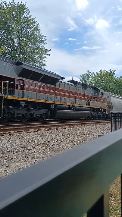 Aggressive DUO "strollin by" Heritage Legacy SD70ACe "LACKAWANNA" #1074 trailing #154 @rider22 ...