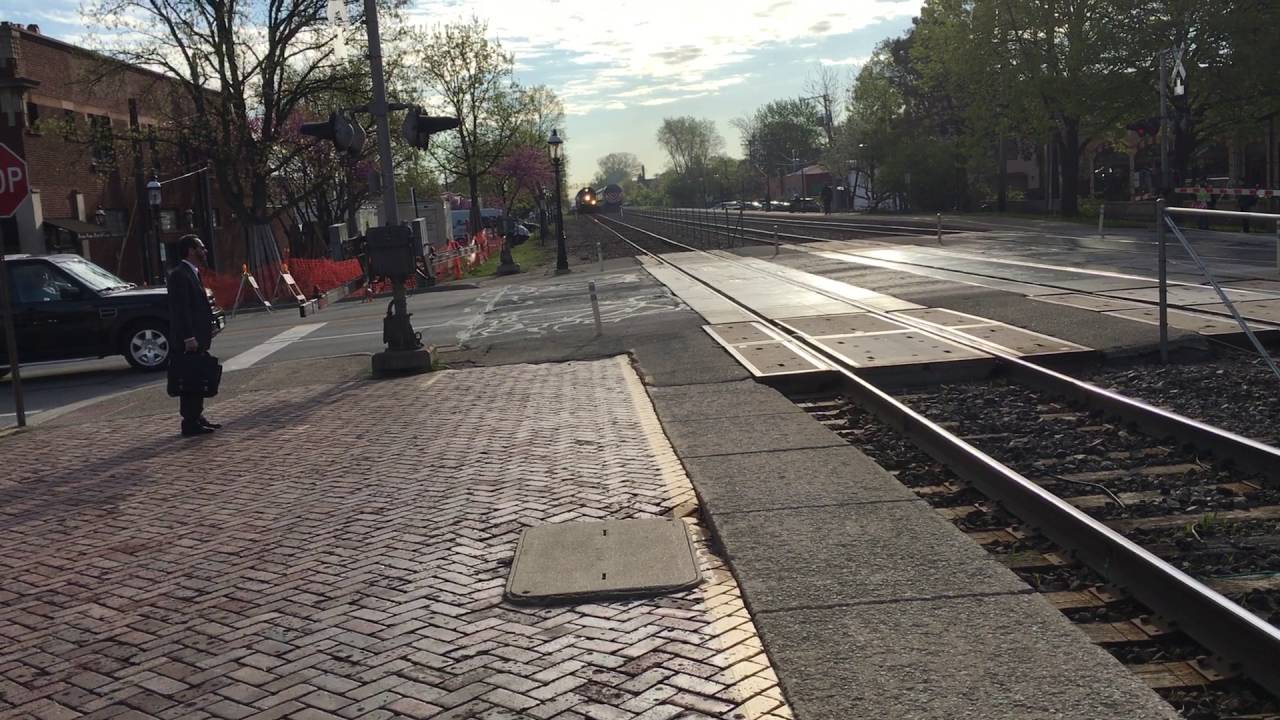 Inbound Metra 114 Express Meets Outbound Metra 193 Express at Riverside ...