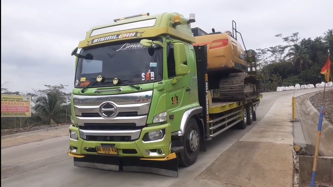 truk muatan panjang dan lebar ekscavator alat berat bendungan bener # ...