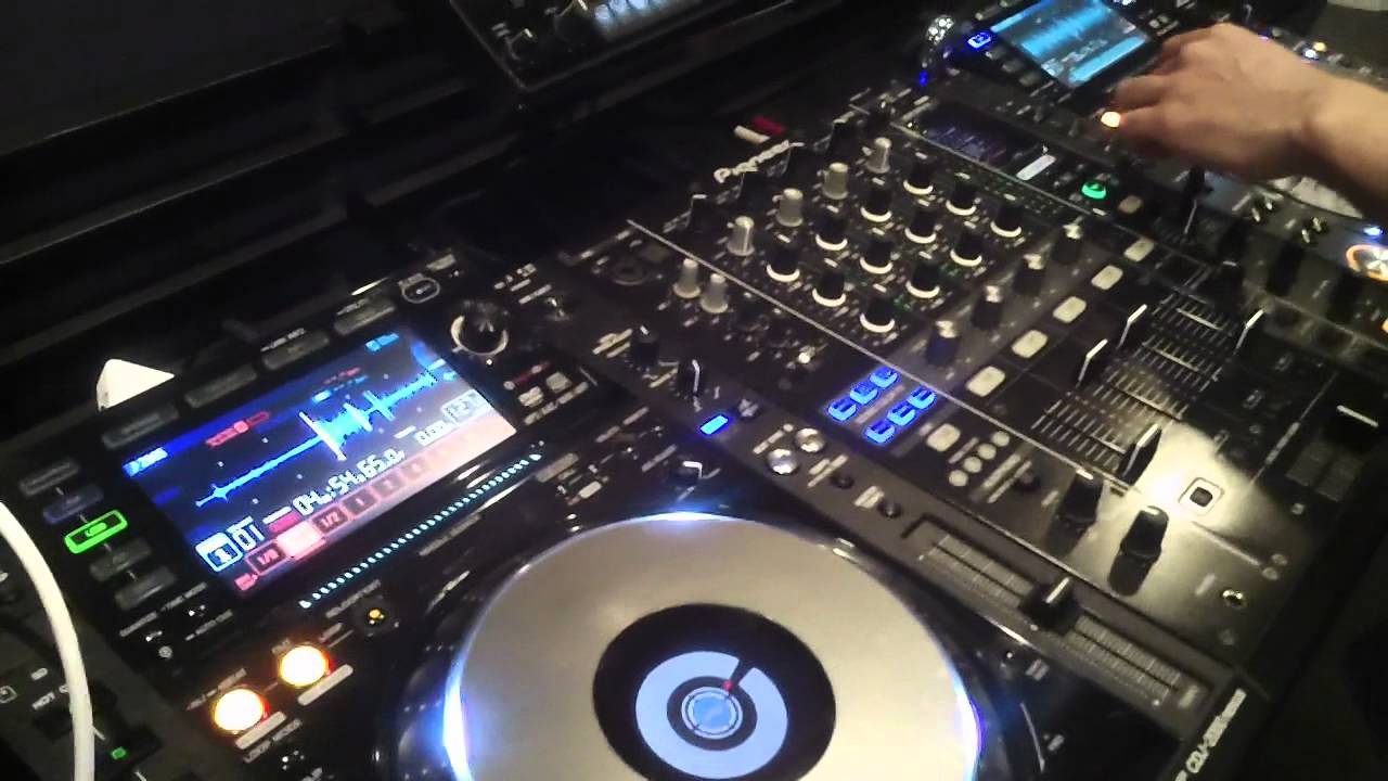 PIONEER CDJ-2000NEXUS FIRST TOUCH DEMO - YouTube