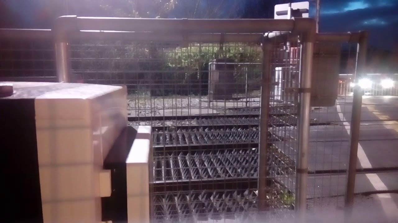 Level Crossing Burrow Road in Sutton, Dublin. 6/11/2017. - YouTube