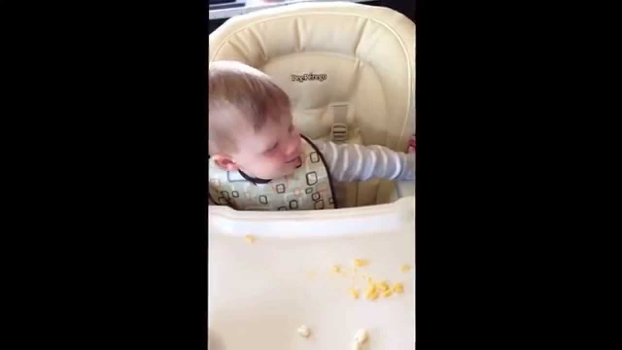 I can feed myself!! I am amazing!! - YouTube