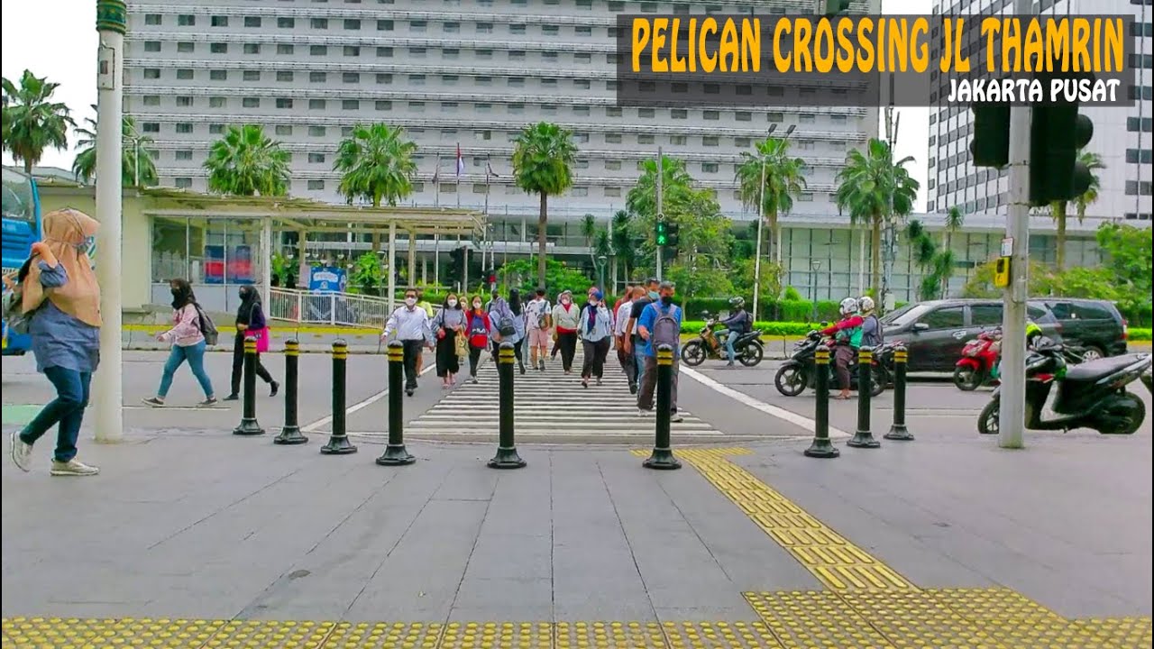 Pelican Crossing Jalan MH. Thamrin - Jakarta Pusat - YouTube